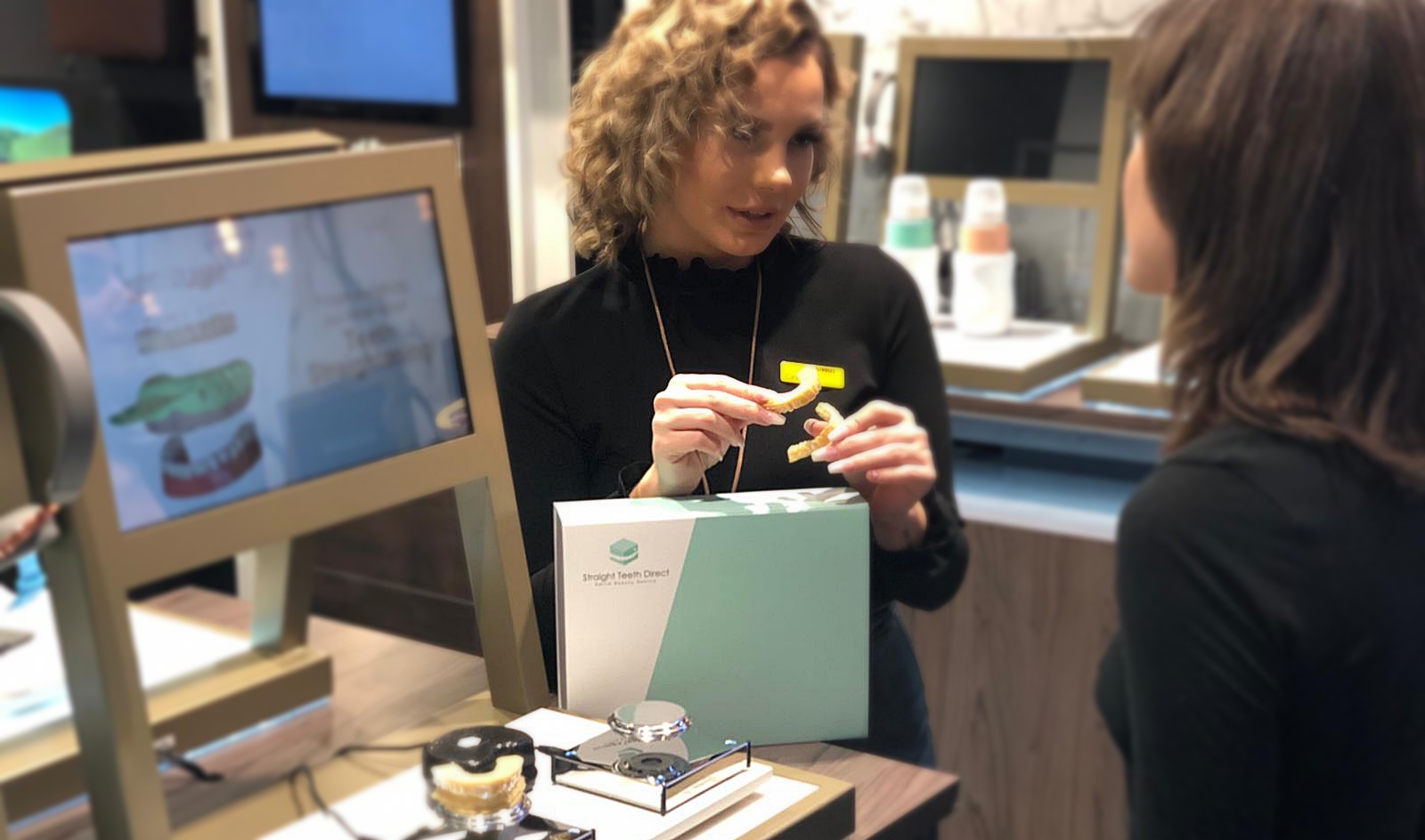 Teeth straightening kit in store: Straight Teeth Direct™ at Smartech